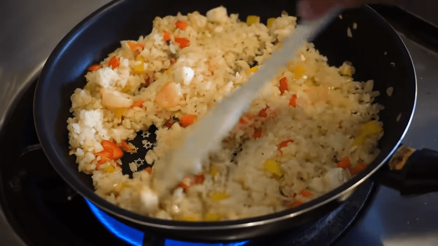 【一つ星レストラン「sio」鳥羽シェフ直伝】絶品！シーフードピラフの作り方 | 4yuuu