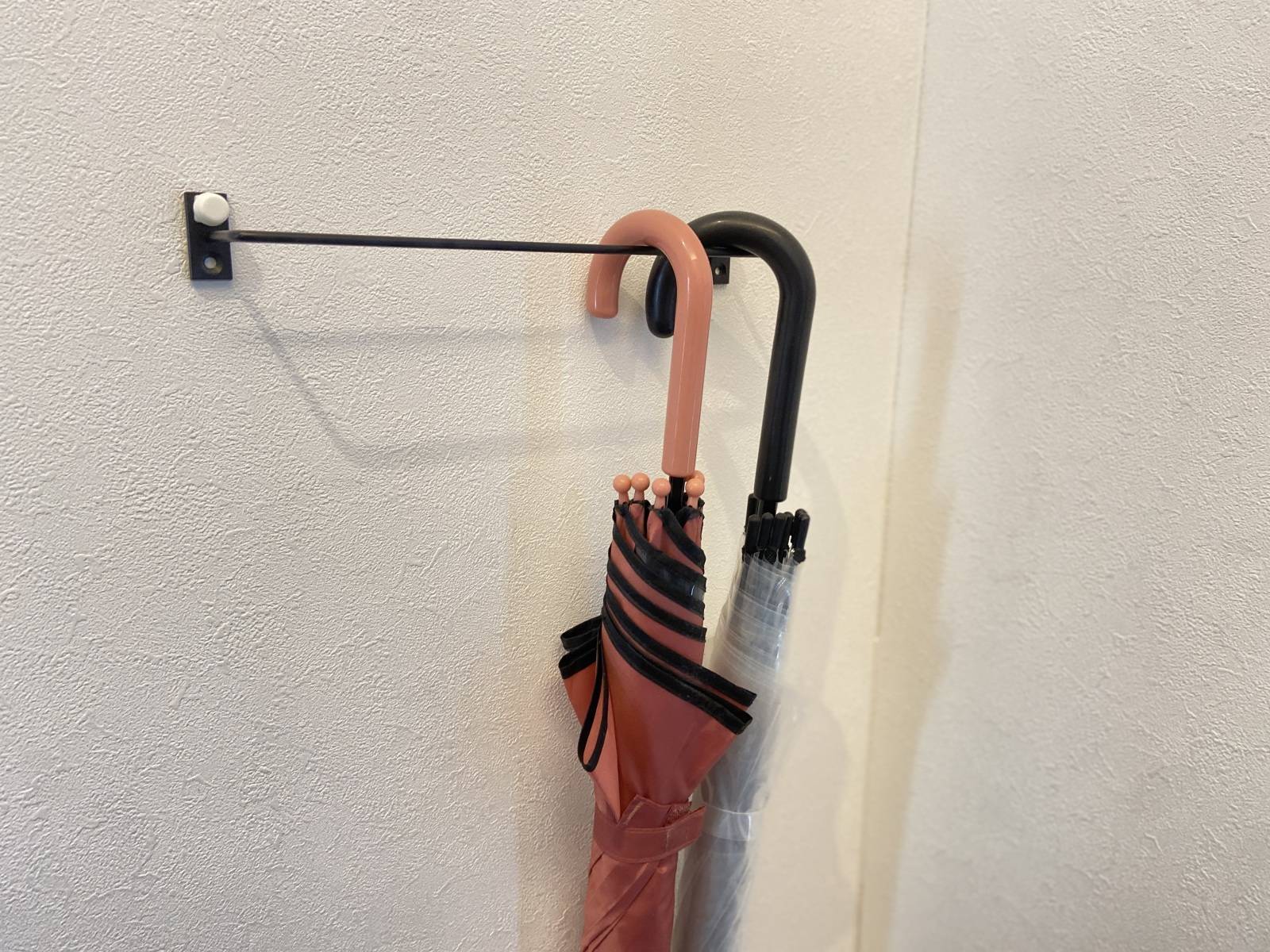 【100均DIY】材料費300円！賃貸OKなアイアンバー活用法3選 | 4yuuu