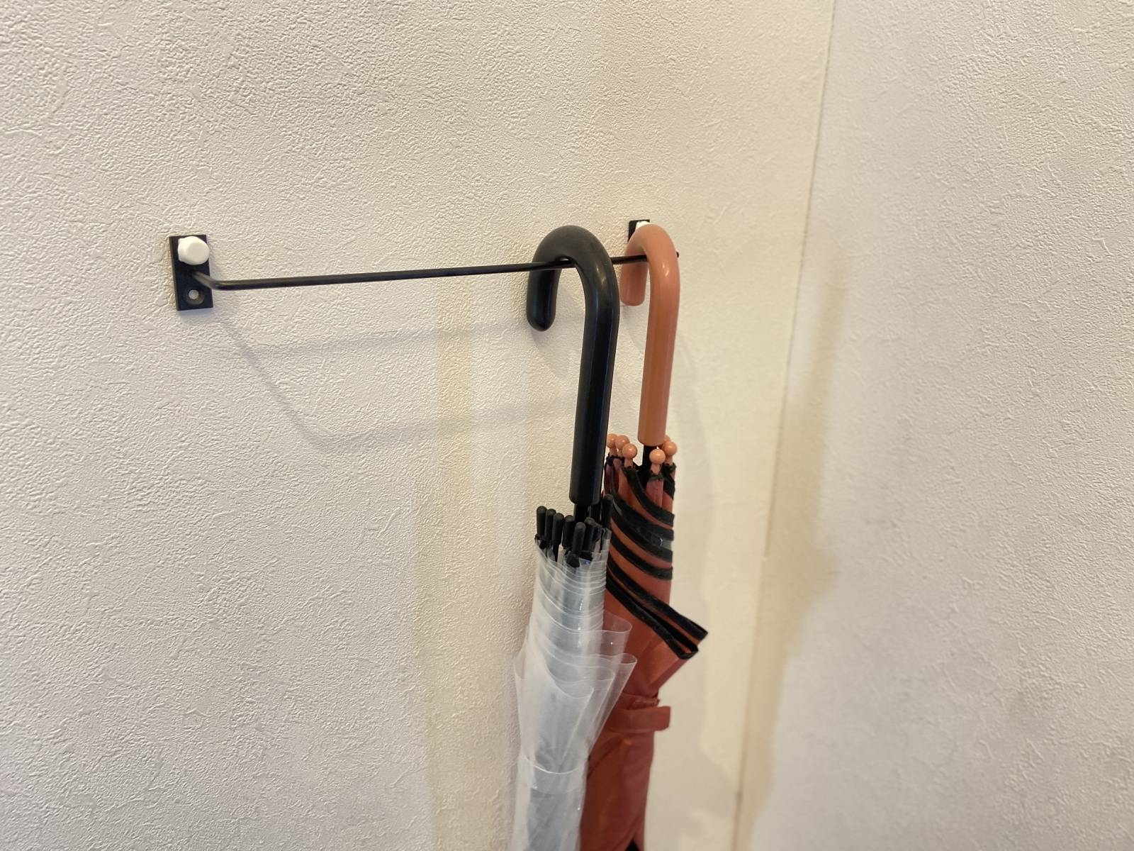 【100均DIY】材料費300円！賃貸OKなアイアンバー活用法3選 | 4yuuu