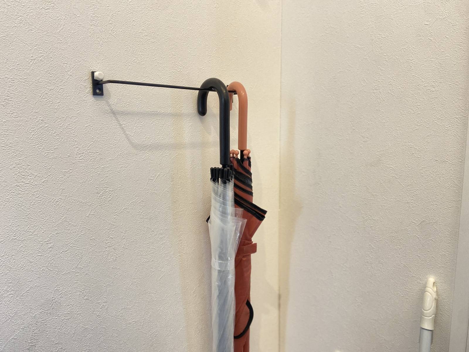 【100均DIY】材料費300円！賃貸OKなアイアンバー活用法3選 | 4yuuu