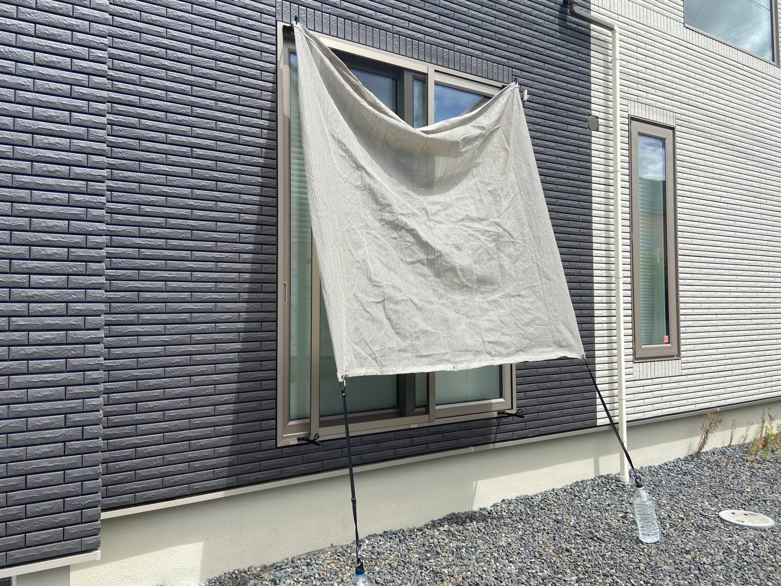 【100均】窓を開けて涼しく！ダイソーの日よけシェードが使える♪ | 4yuuu