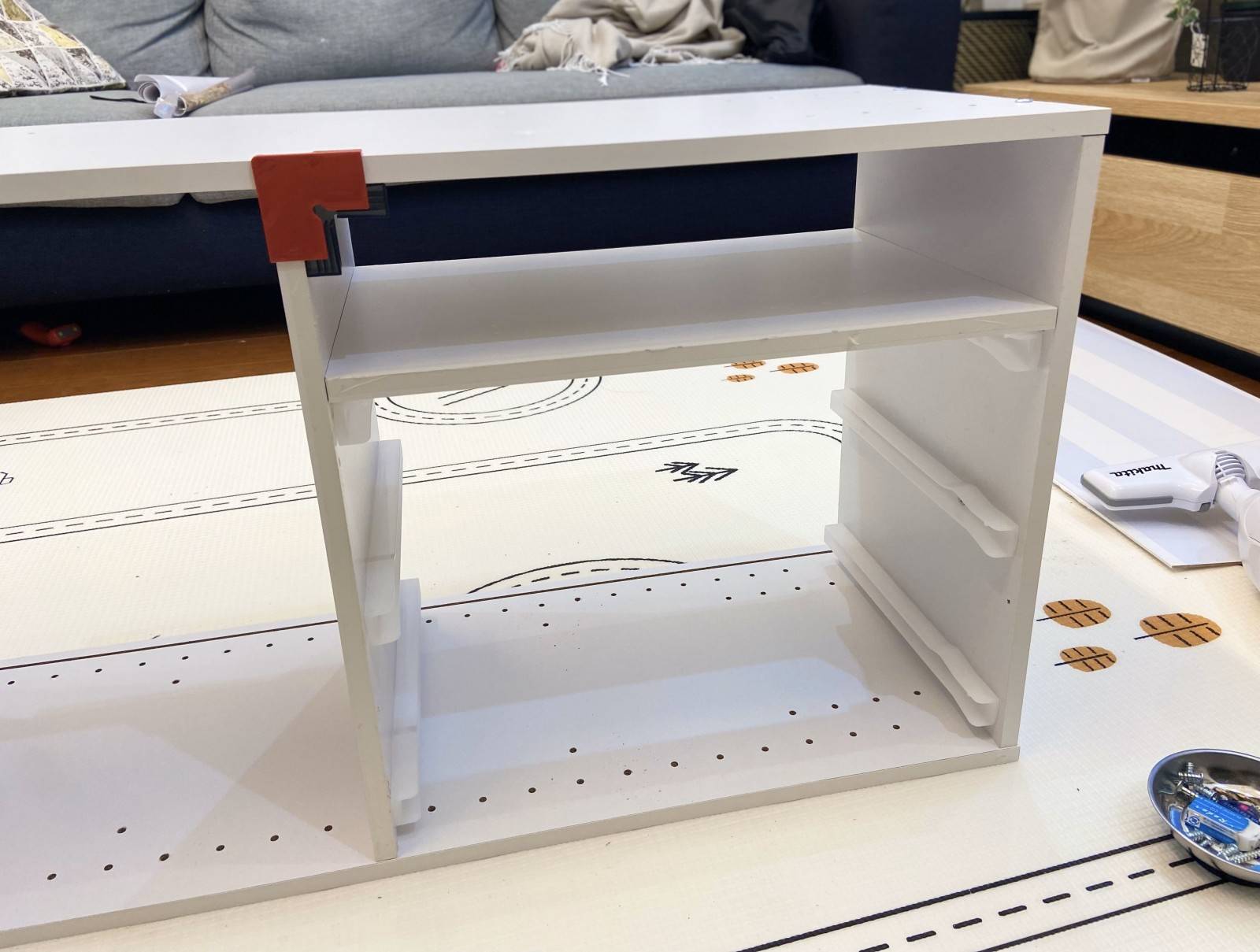 【収納DIY】カラーボックスで作ろう♪子どもも喜ぶプレイテーブル | 4yuuu