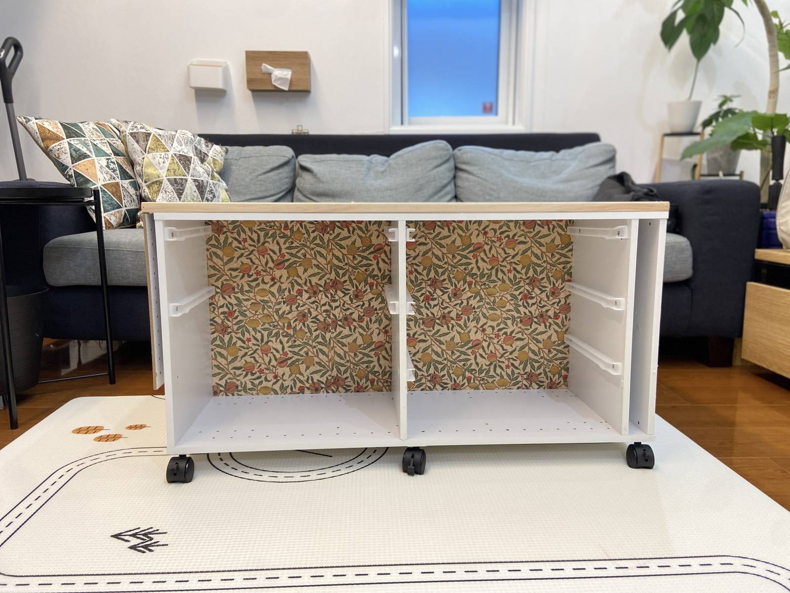 【収納DIY】カラーボックスで作ろう♪子どもも喜ぶプレイテーブル | 4yuuu