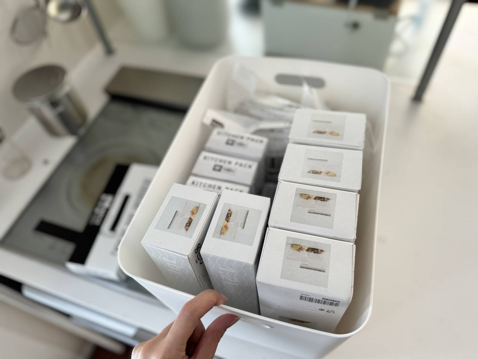 【ダイソー】蓋付きの「R30ボックス」がシンプル収納に最適だった | 4yuuu