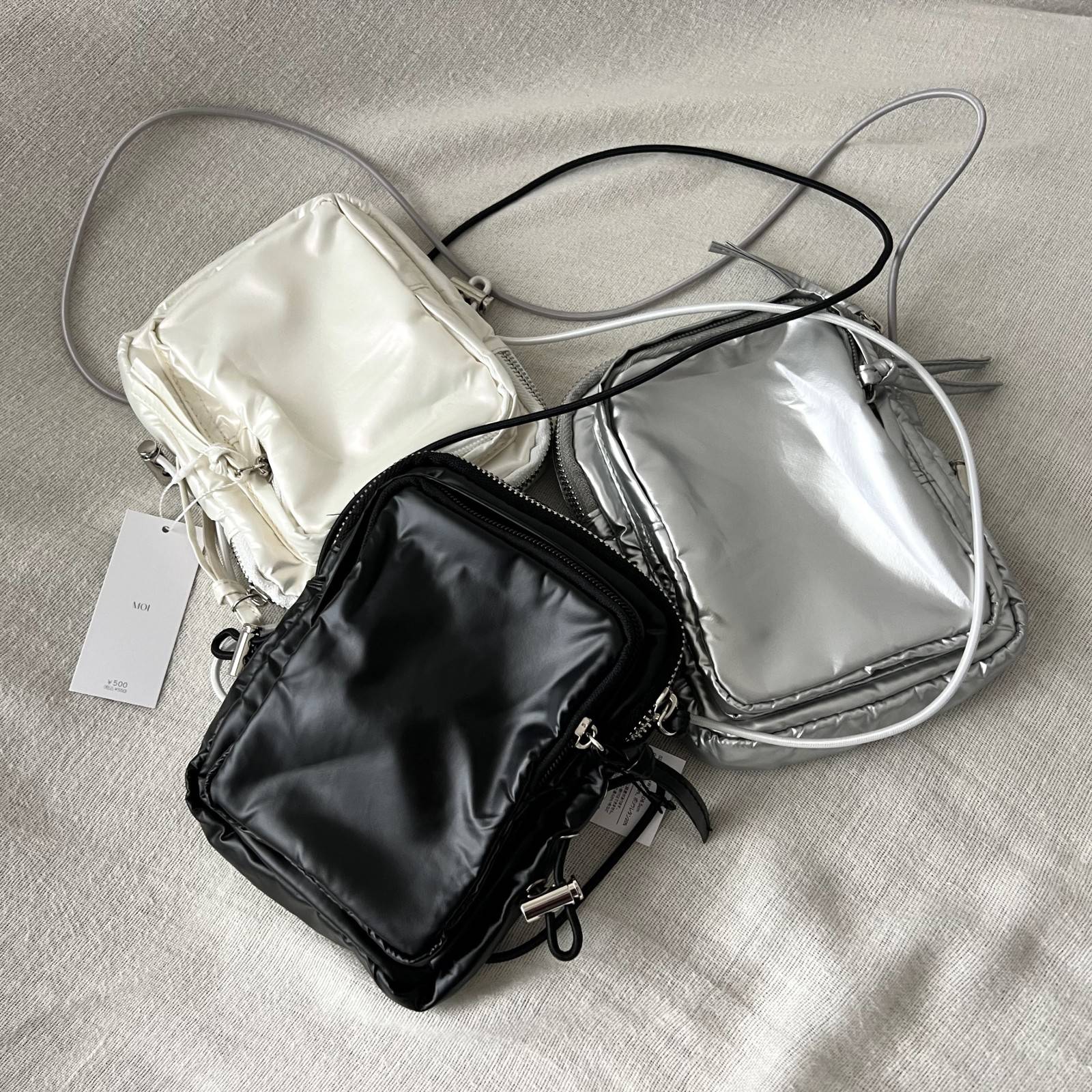 【3COINS】大人気ミニショルダーがメタリックになって登場！見つけたら即ゲットがおすすめ！ | 4yuuu