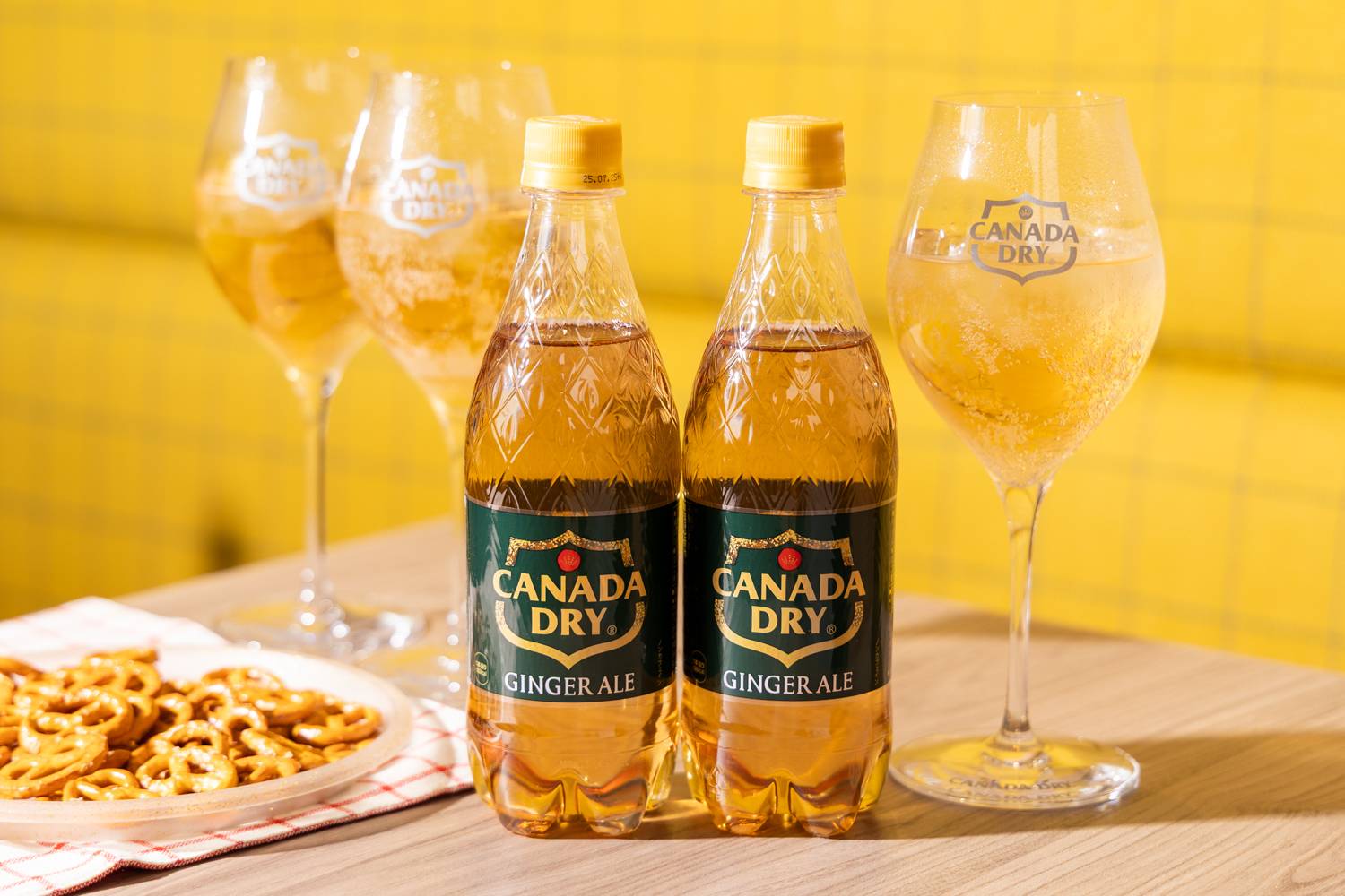 「何回見ても泣くわこんなん……」大人女性が“流石に号泣”のカナダドライ新CMって？ | 4yuuu