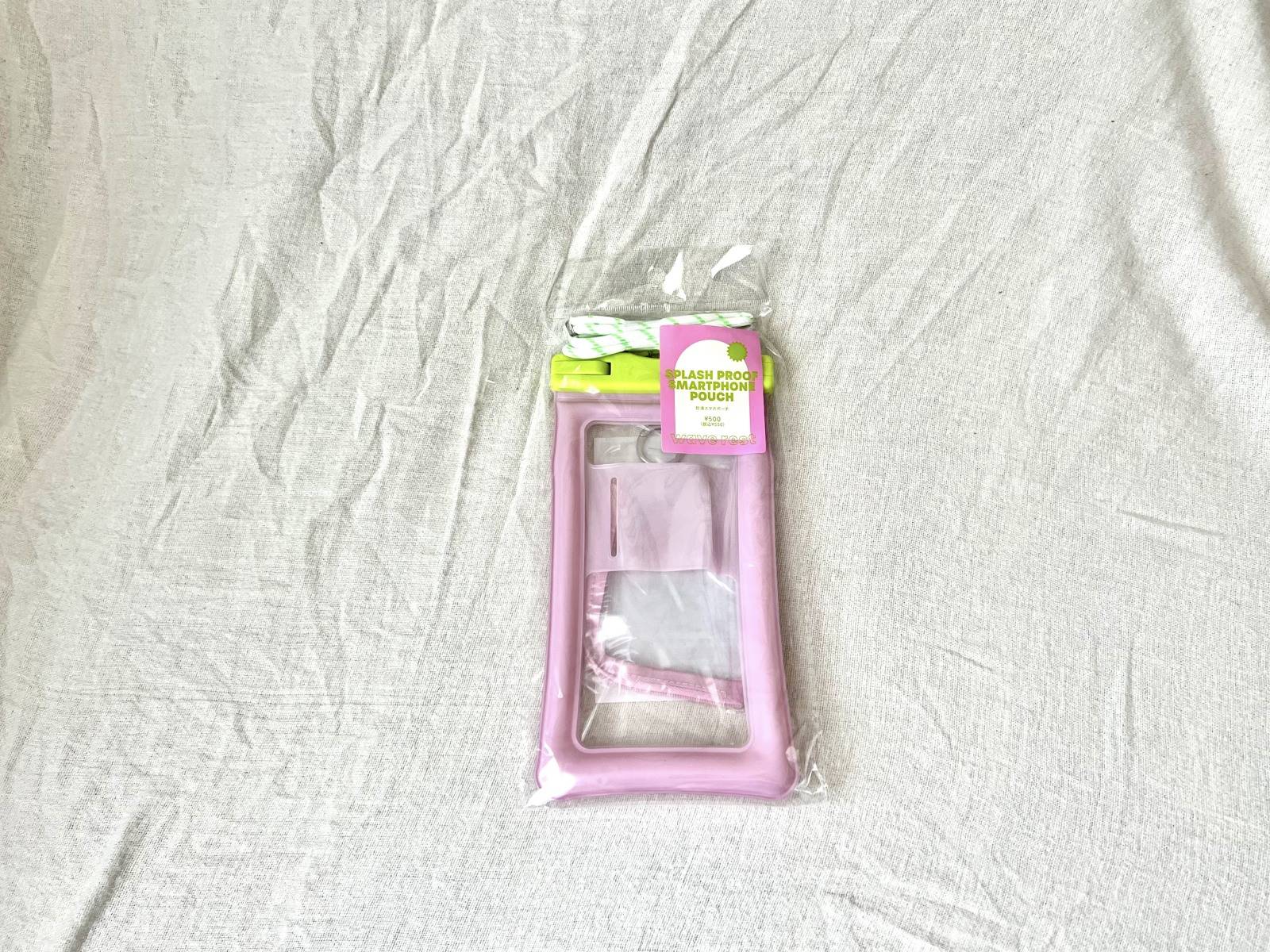 【3COINS】夏のレジャーの相棒に！可愛いのに優秀なスマホポーチ | 4yuuu